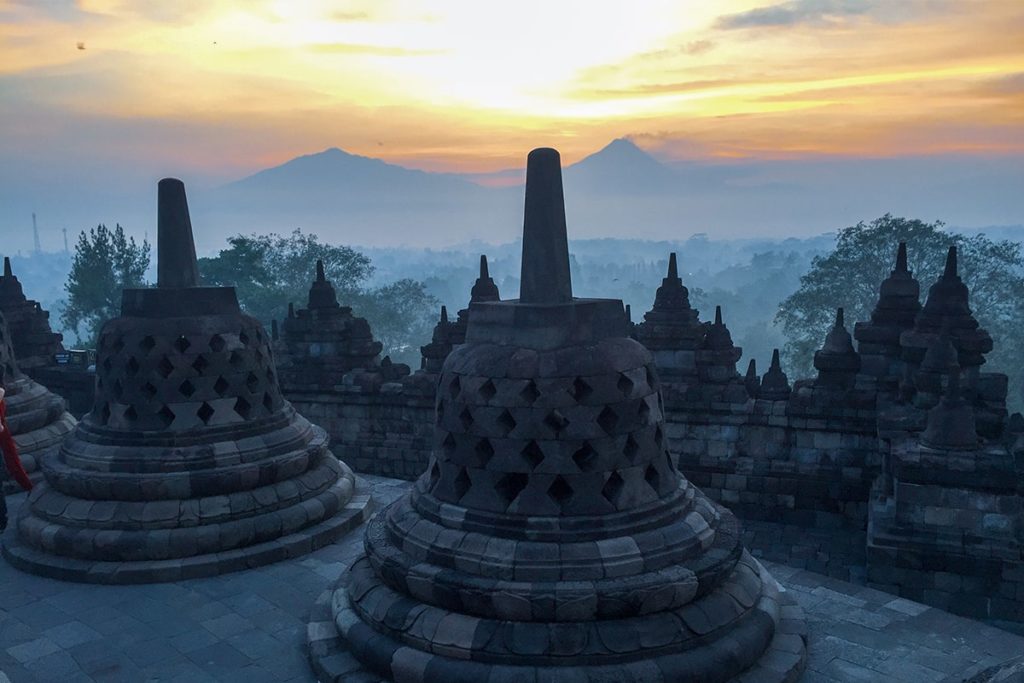 Visiter le temple Borobudur sur l'île de Java en Indonésie - La Poze ...