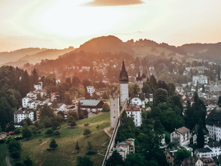 Visiter Lucerne en Suisse entre lac et montagne (incontournables) - La Poze | Blog voyage pour ...